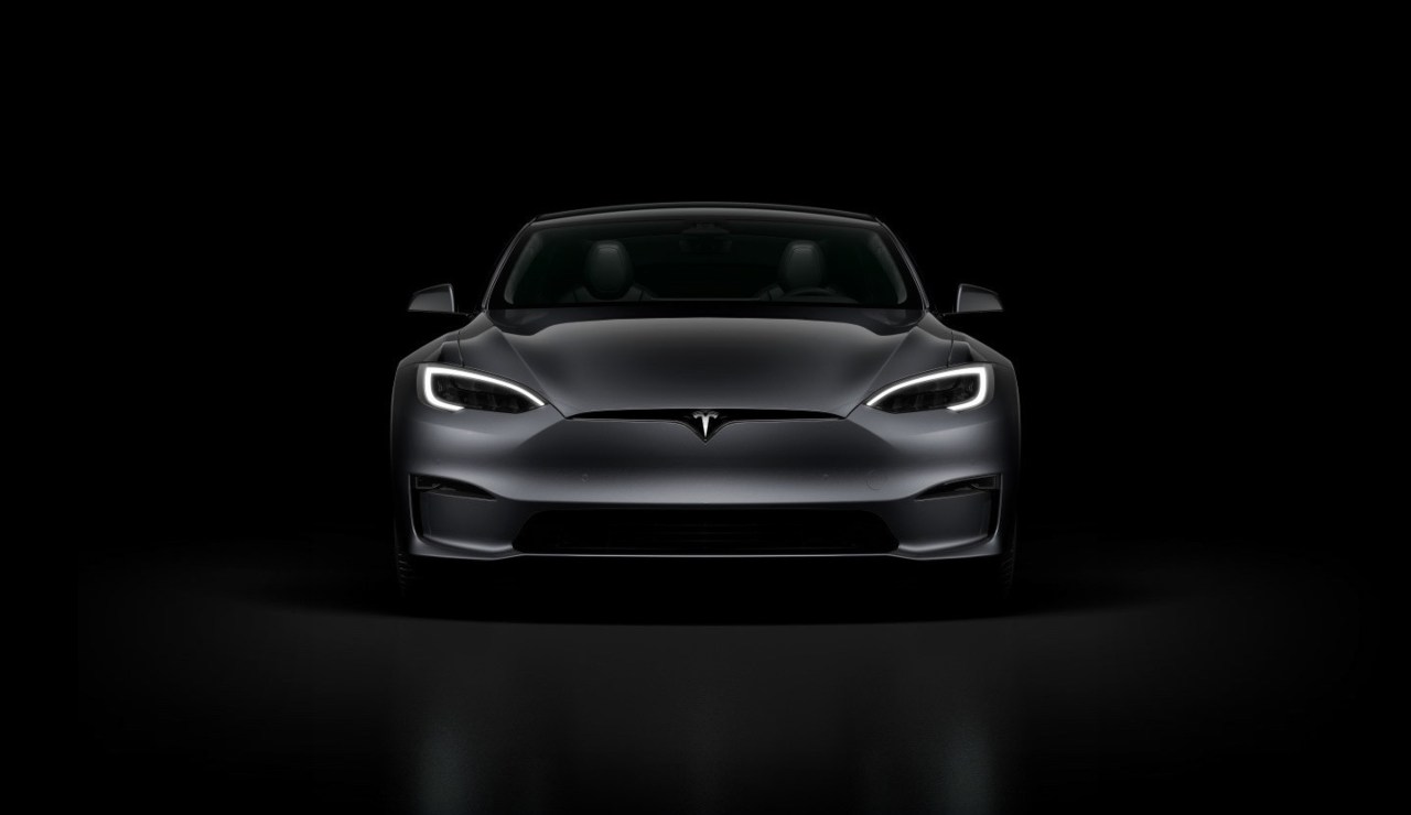 La Tesla di serie che batte in accelerazione una Formula 1