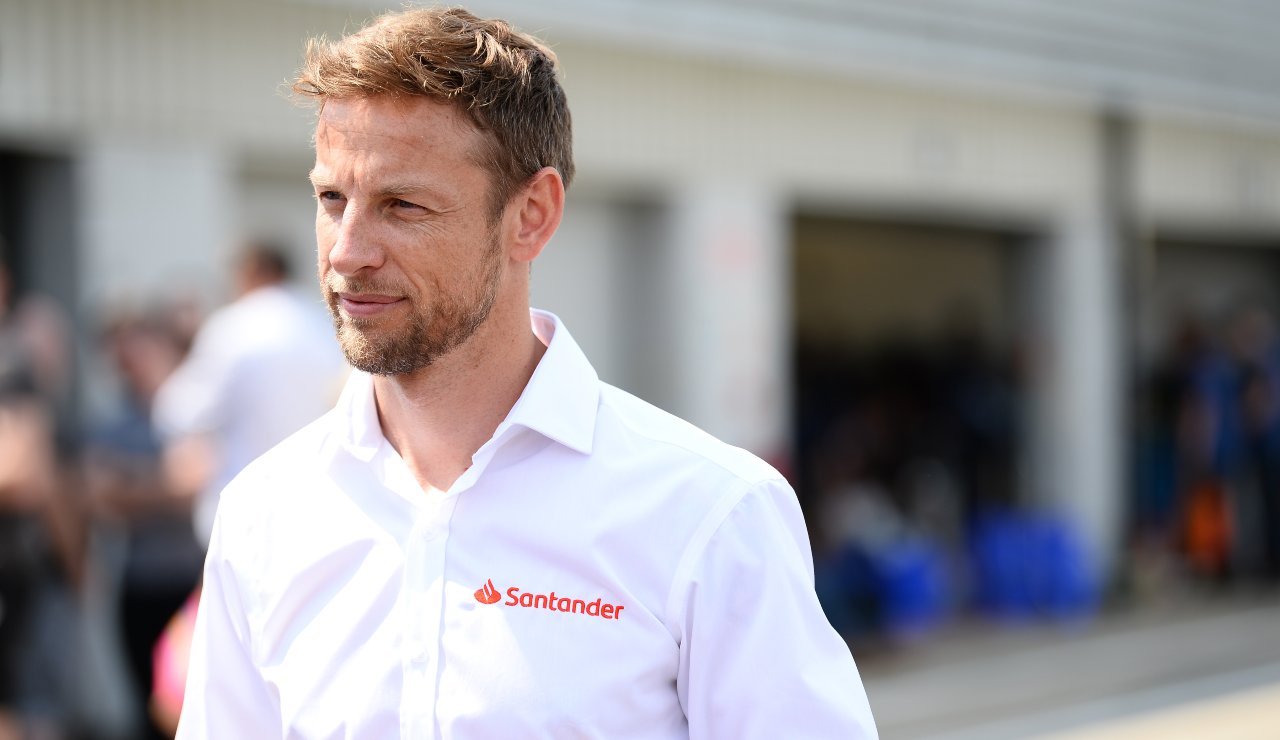 Che fine ha fatto Jenson Button? Dalla F1 al garage sotto casa.