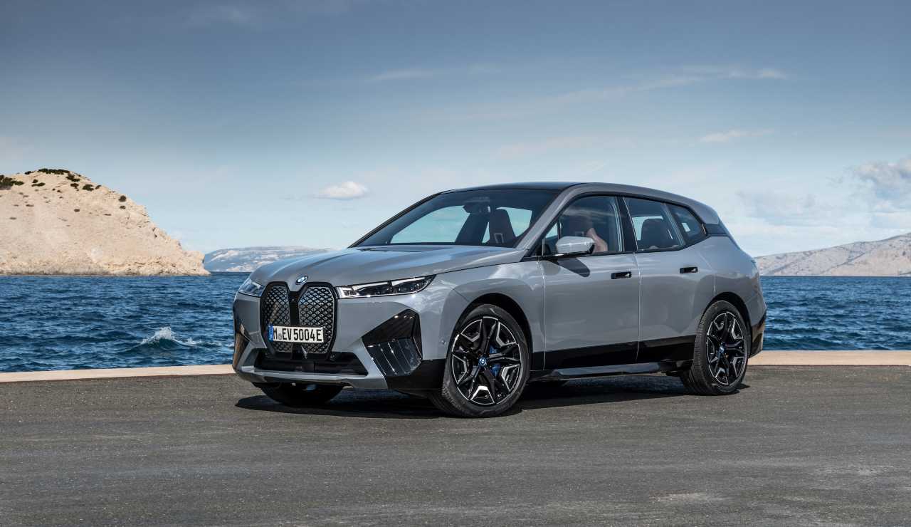 Finita l'era dei Suv, Bmw iX apre le porte ai nuovi Sav - Foto