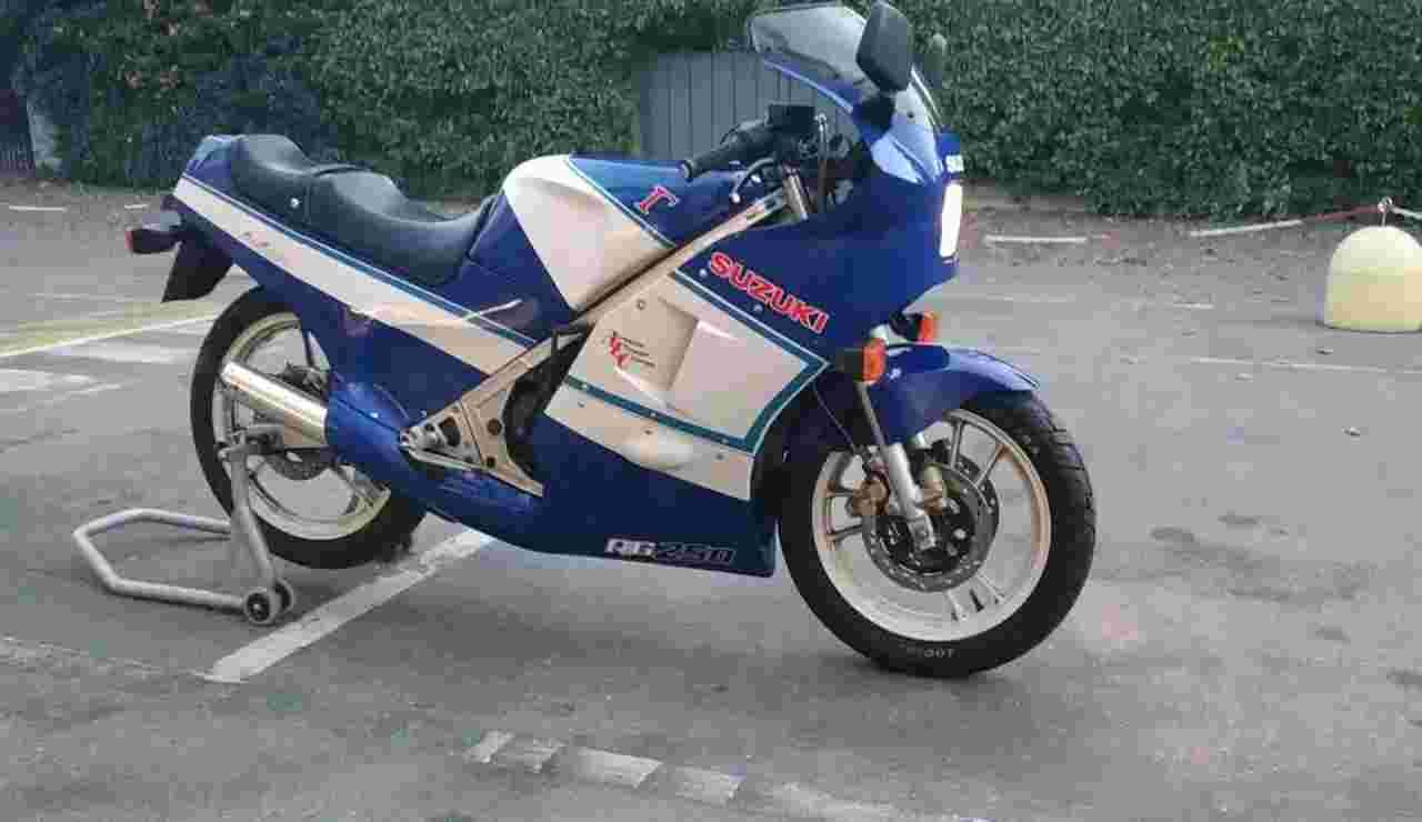 Suzuki RG250 Gamma: la due tempi più "scadente" che è entrata nel mito