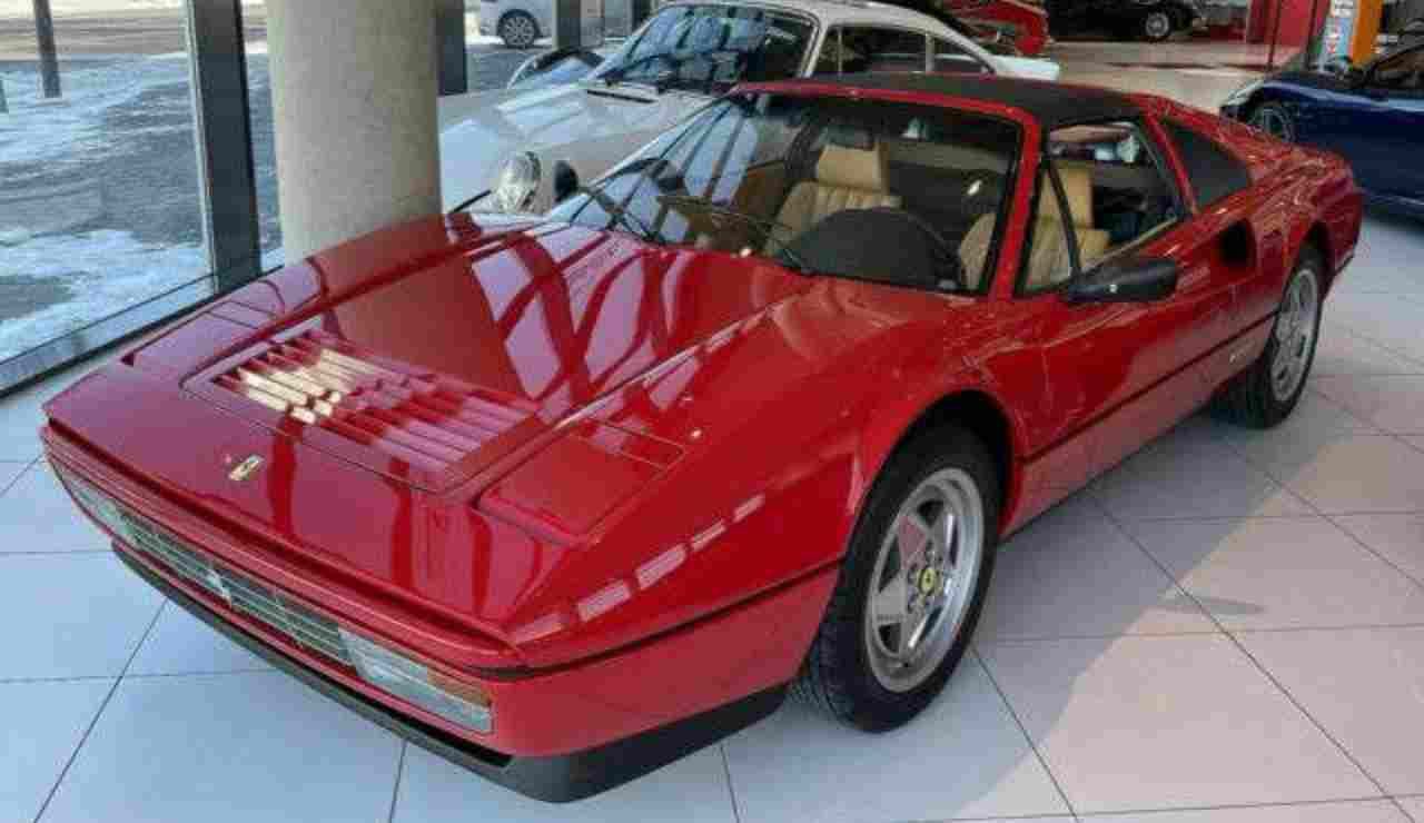 Sembra la Ferrari di Magnum P.I., ma si tratta di una 328 GTS. L ...