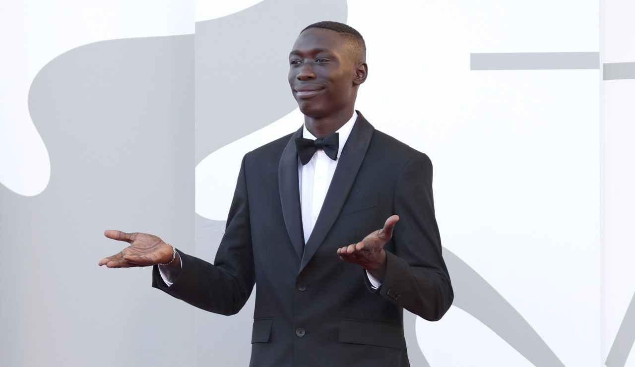 Khaby Lame: il Tok Toker e le "acrobazie" con la Ferrari di Charles ...