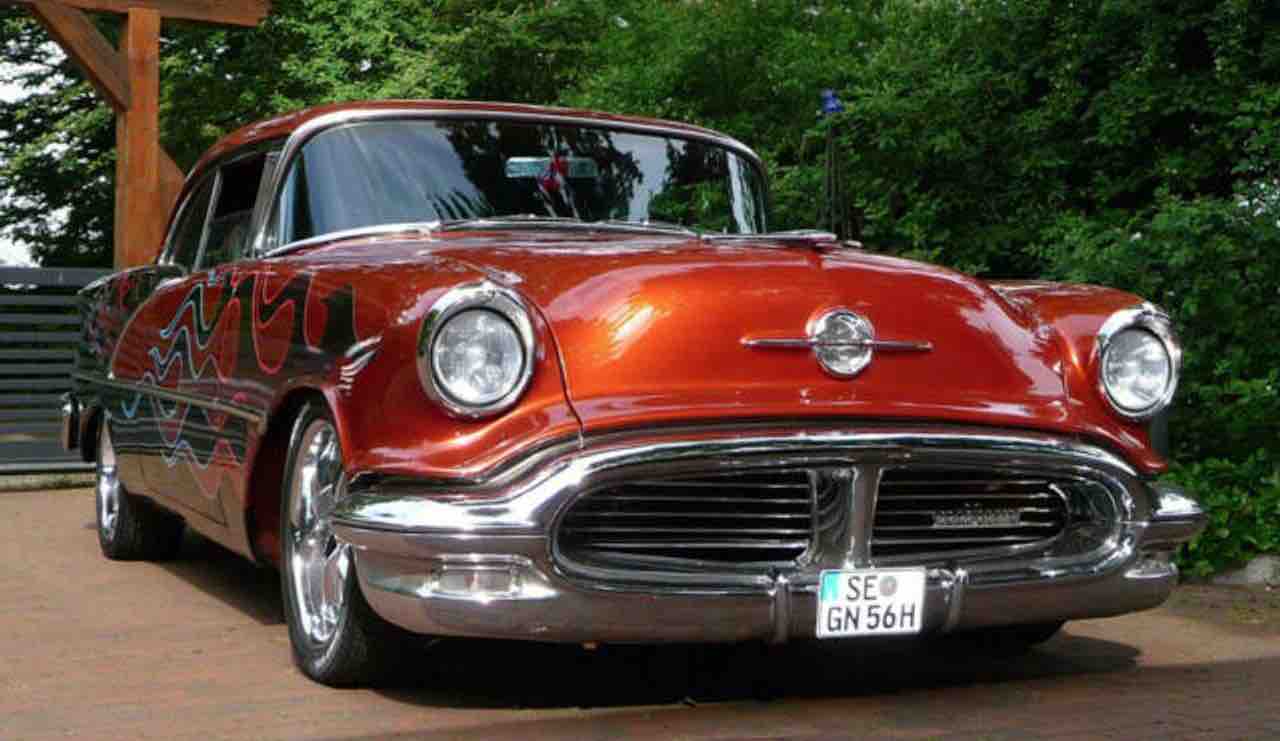 Al limite tra il classico ed il tamarro: in vendita una "fiammante ...