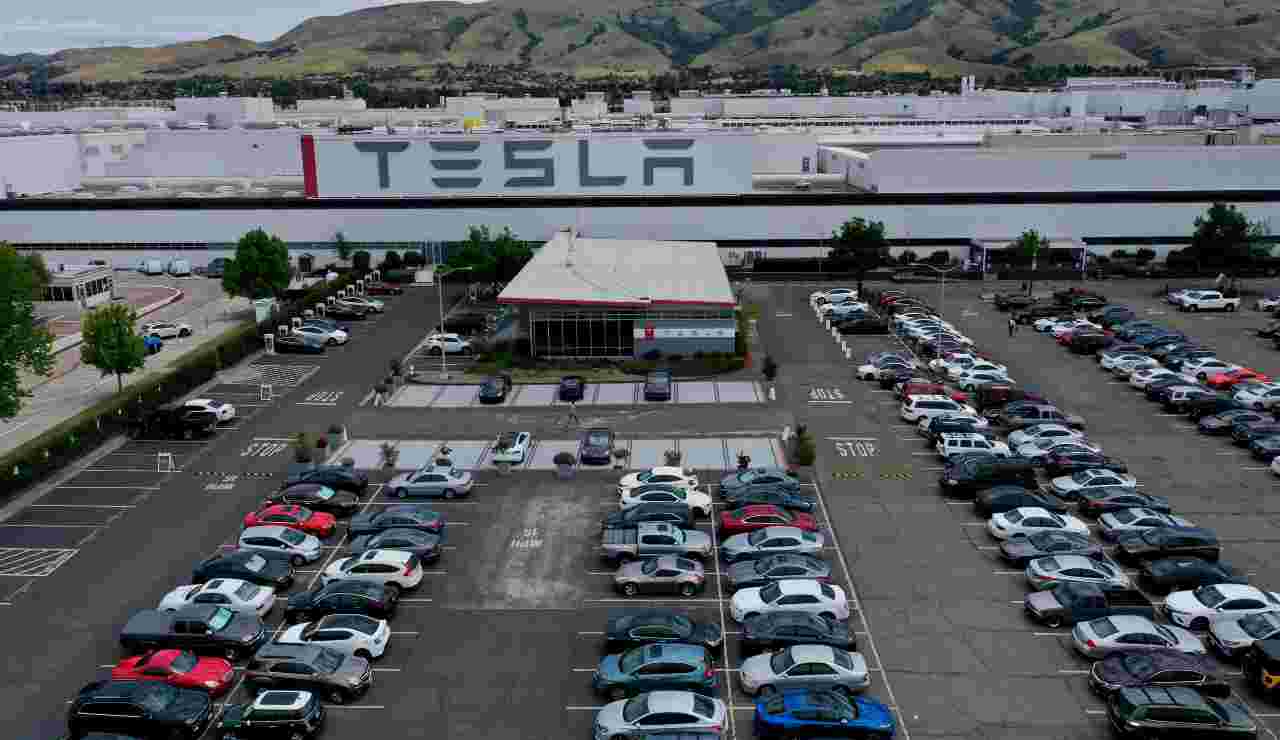 Tesla affronta un cambiamento epocale: il motivo è inaspettato
