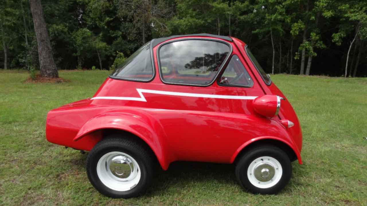 Altro che "microcar", la più piccola di casa BMW tira fuori le zanne e ...